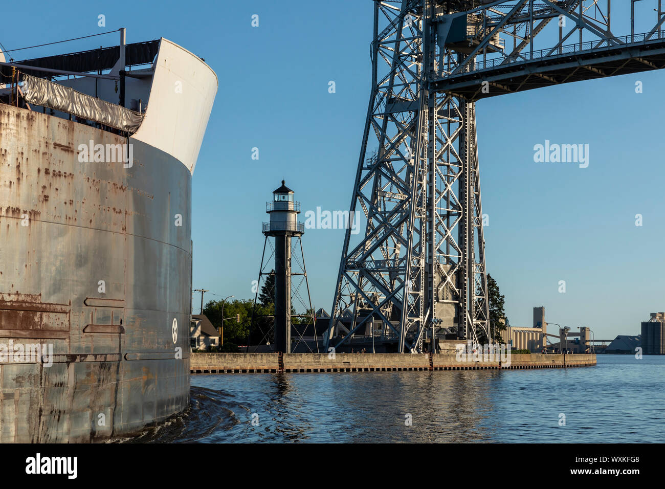 Boat under lift bridge hi-res stock photography and images - Alamy