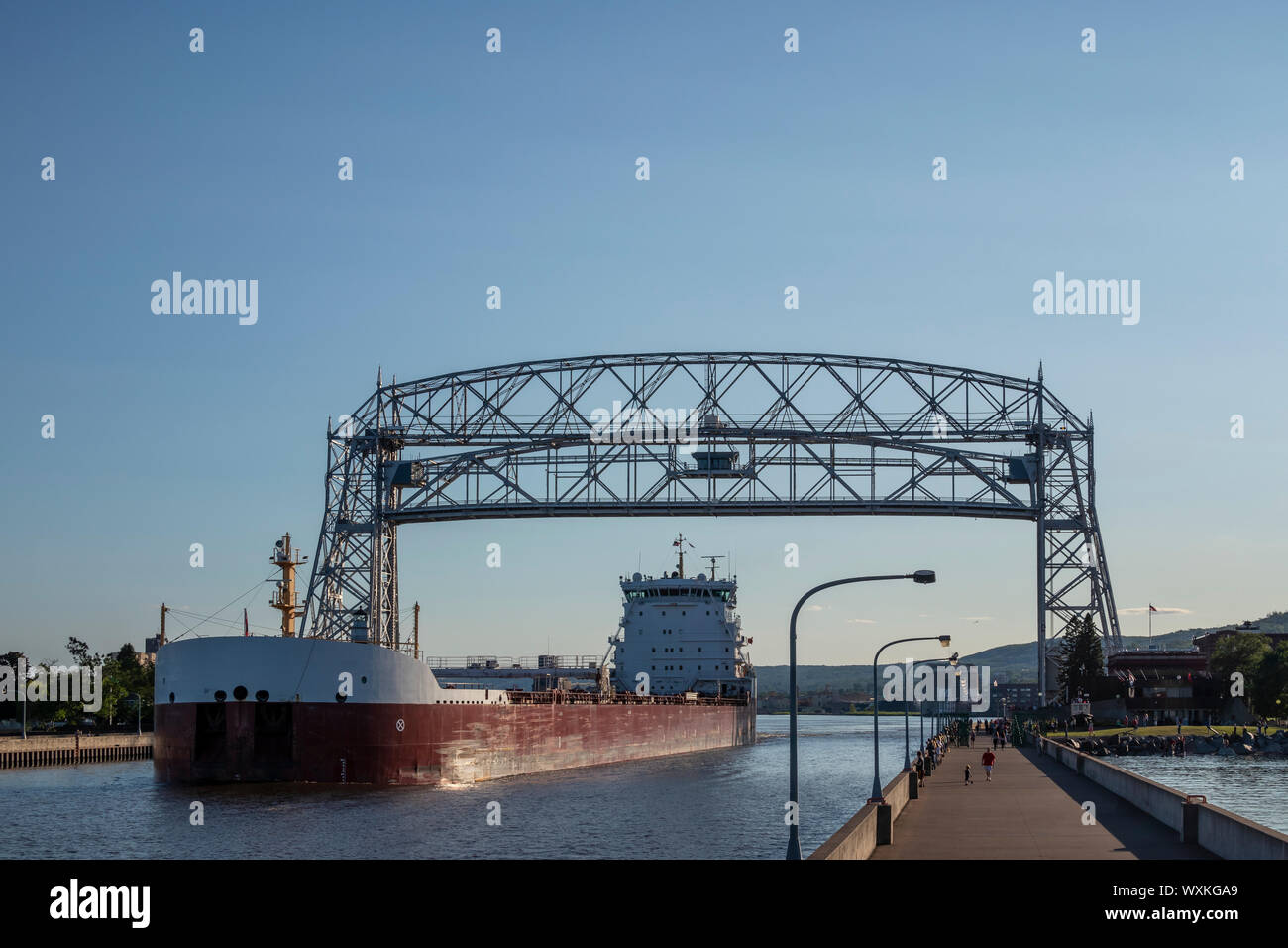 Boat passing under draw bridge hi-res stock photography and images - Alamy
