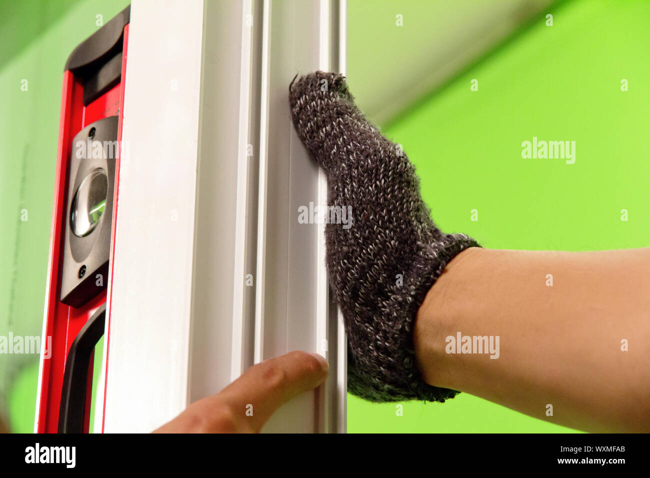 hand holding Almost level Stock Photo - Alamy