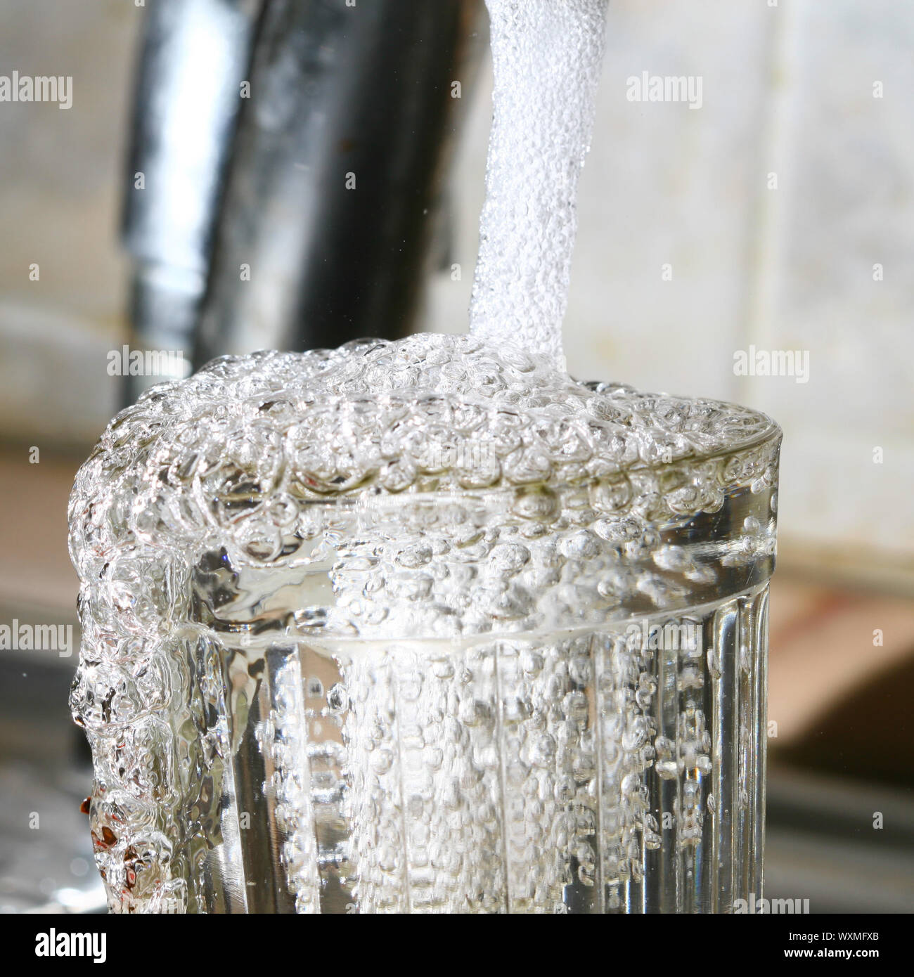 glass under water wet clean up background Stock Photo - Alamy