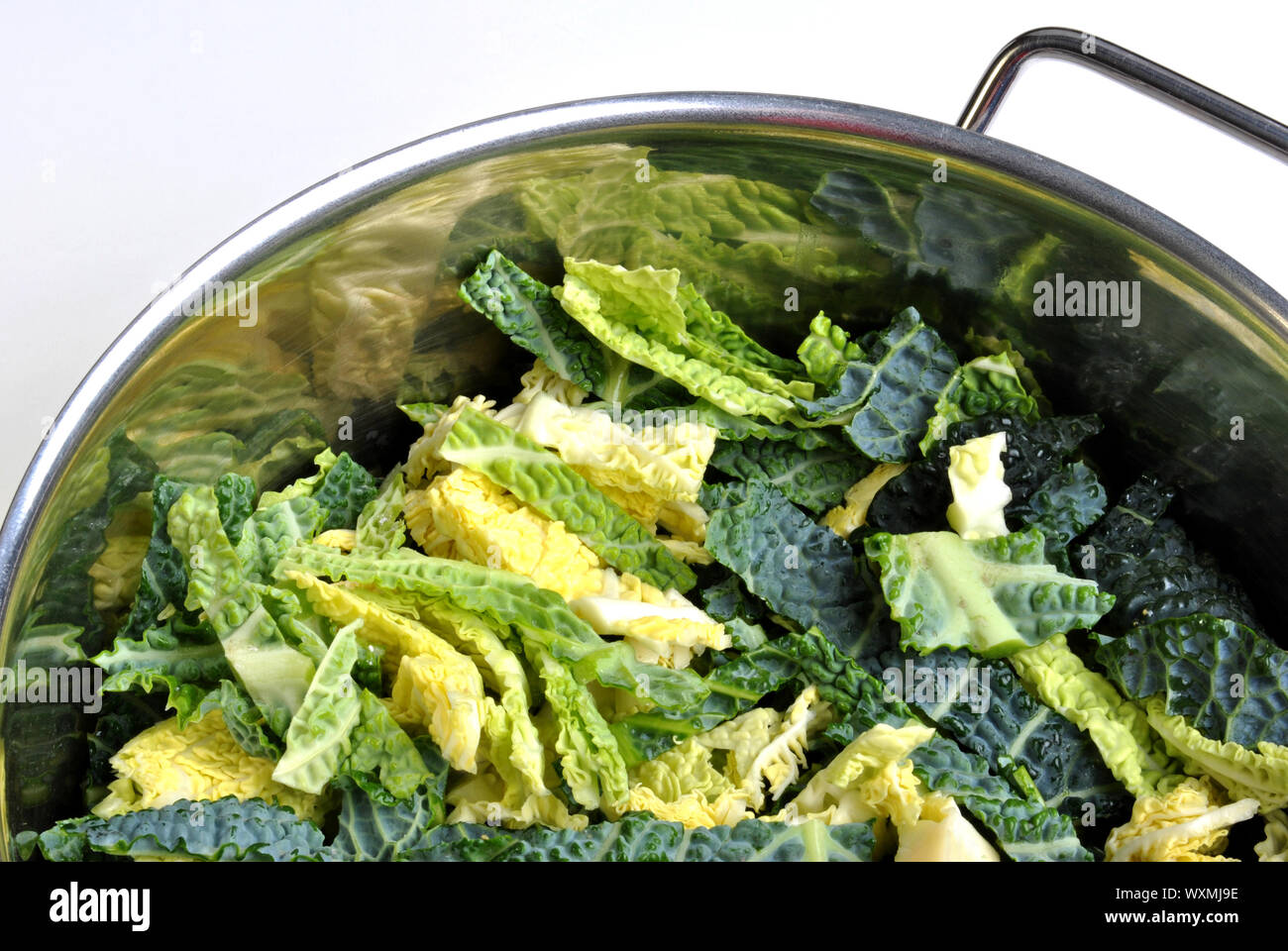 organic tender leaf curly kale washed and ready to cook Stock Photo - Alamy