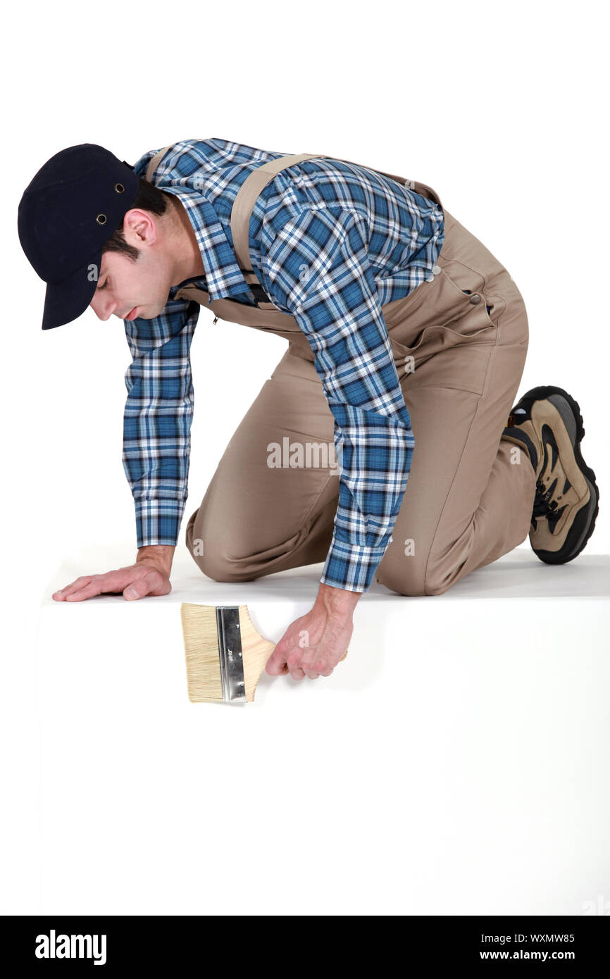 Decorator peering over ledge Stock Photo - Alamy