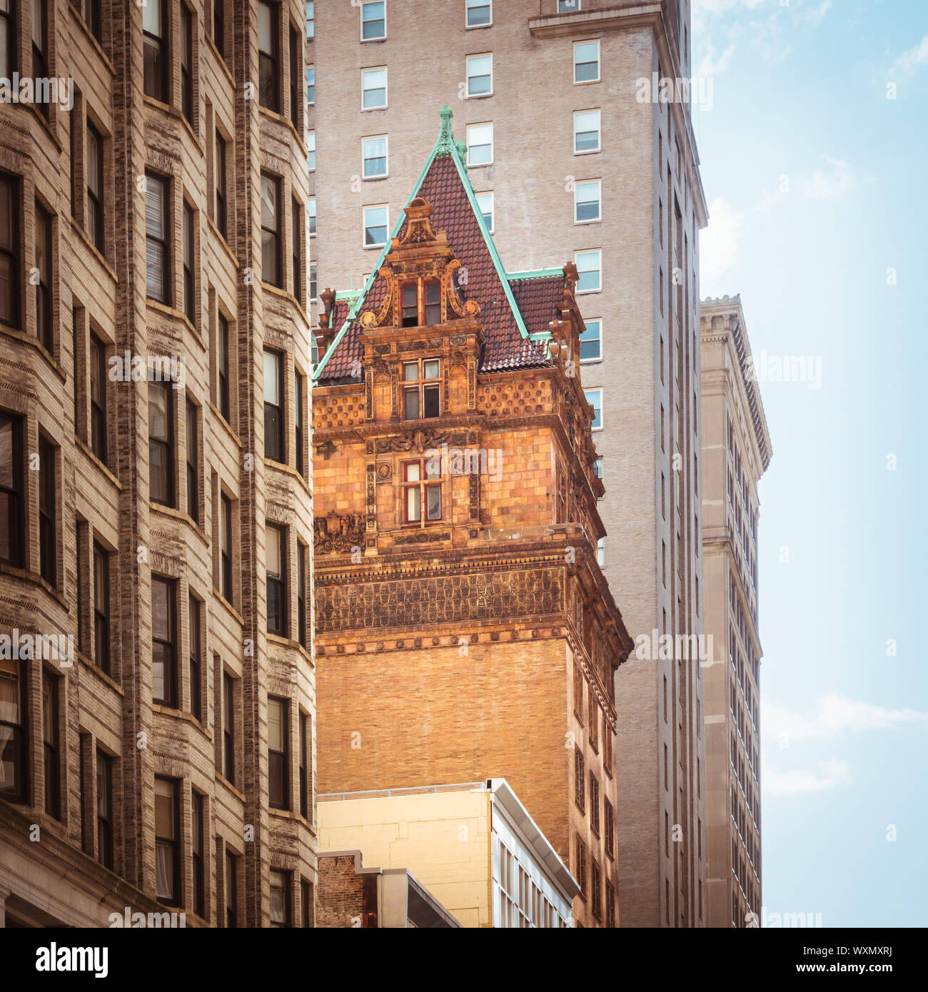 Old skyscrapers in new york hi-res stock photography and images - Alamy