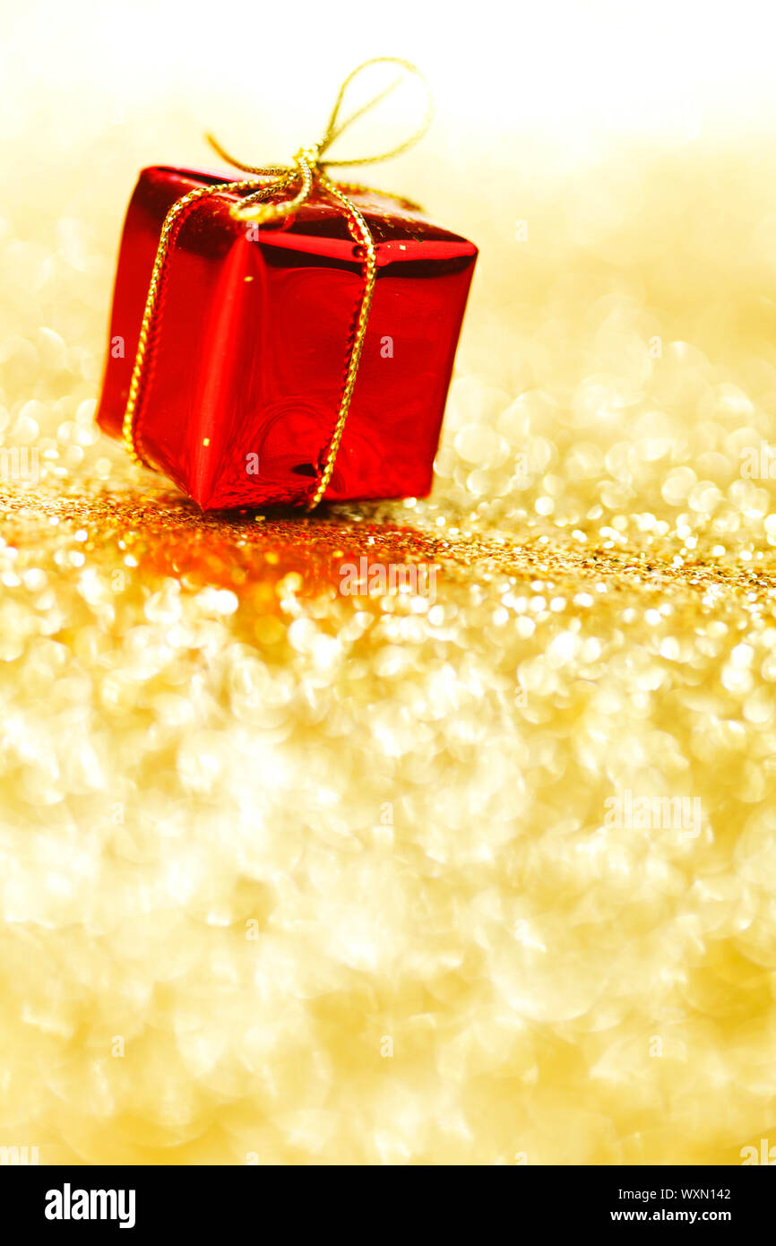 Red holiday gift box on shiny golden background with copy space Stock ...
