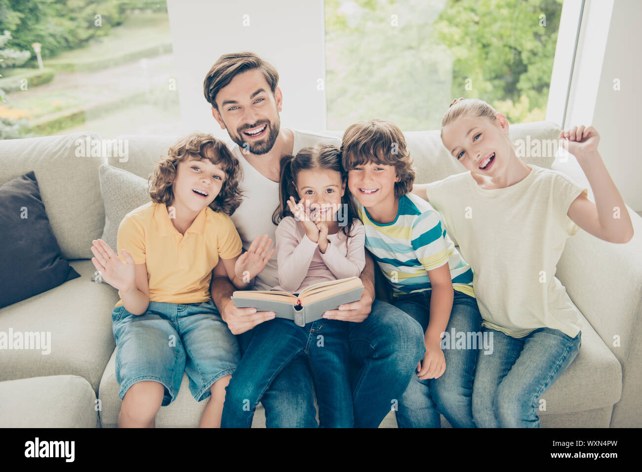 Handsome, brunet, attractive tutor, volunteer, teacher preteen i Stock ...