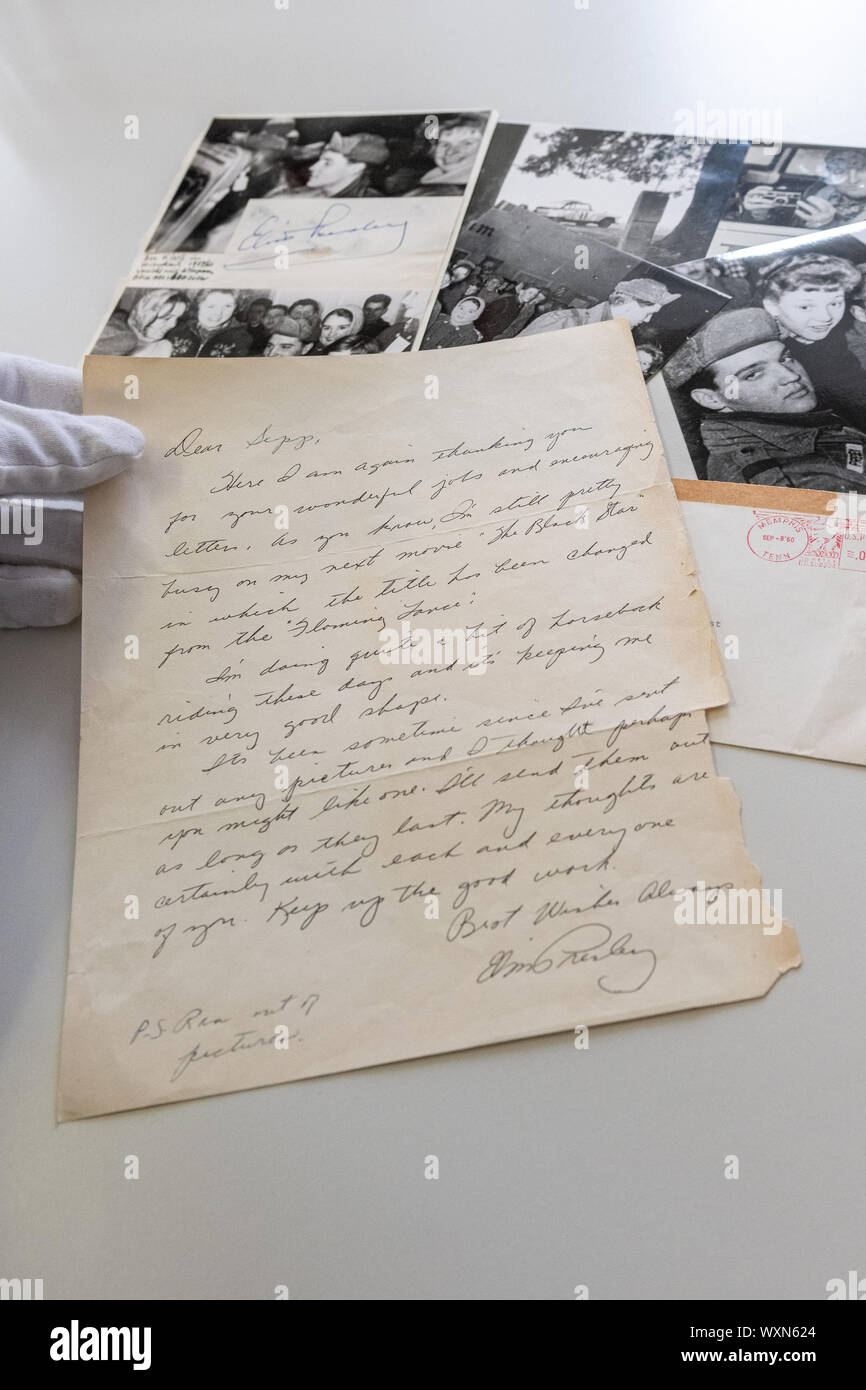 17 September 2019, Bavaria, Regensburg: A handwritten letter by Elvis ...