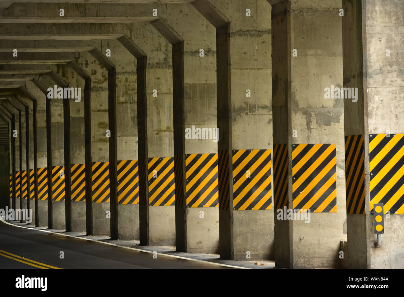Entrance road tunnel traffic signs hi-res stock photography and images ...