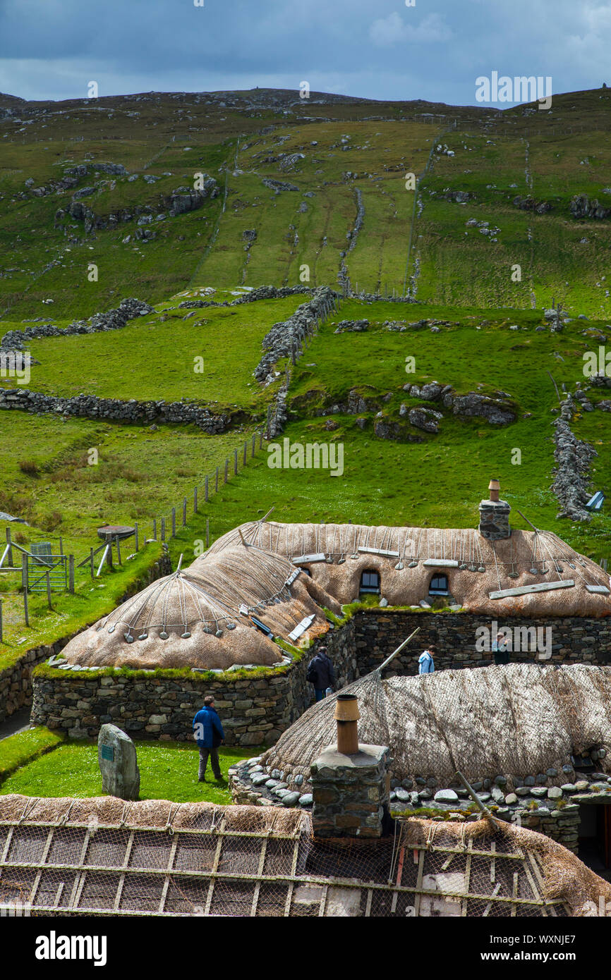 Pueblo de Gearrannan (Gearrannan Blackhouses). Isla Lewis. Outer ...