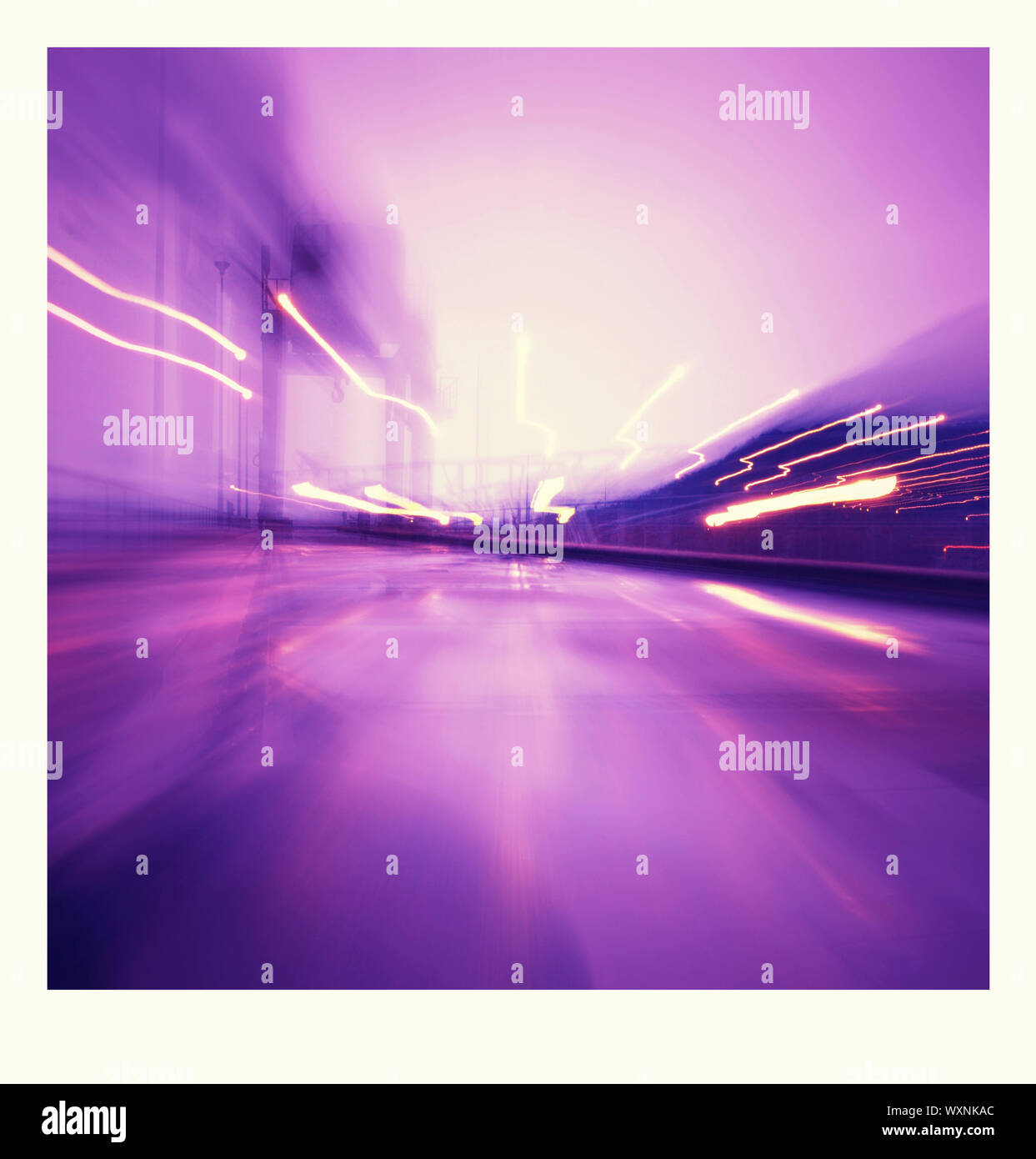 Red wave traffic lights hi-res stock photography and images - Alamy