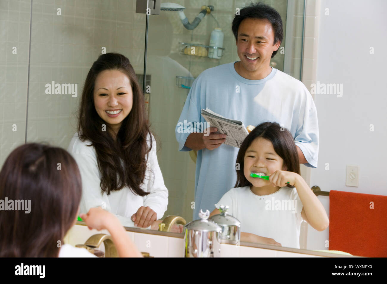 Teen girls getting ready hi-res stock photography and images - Alamy