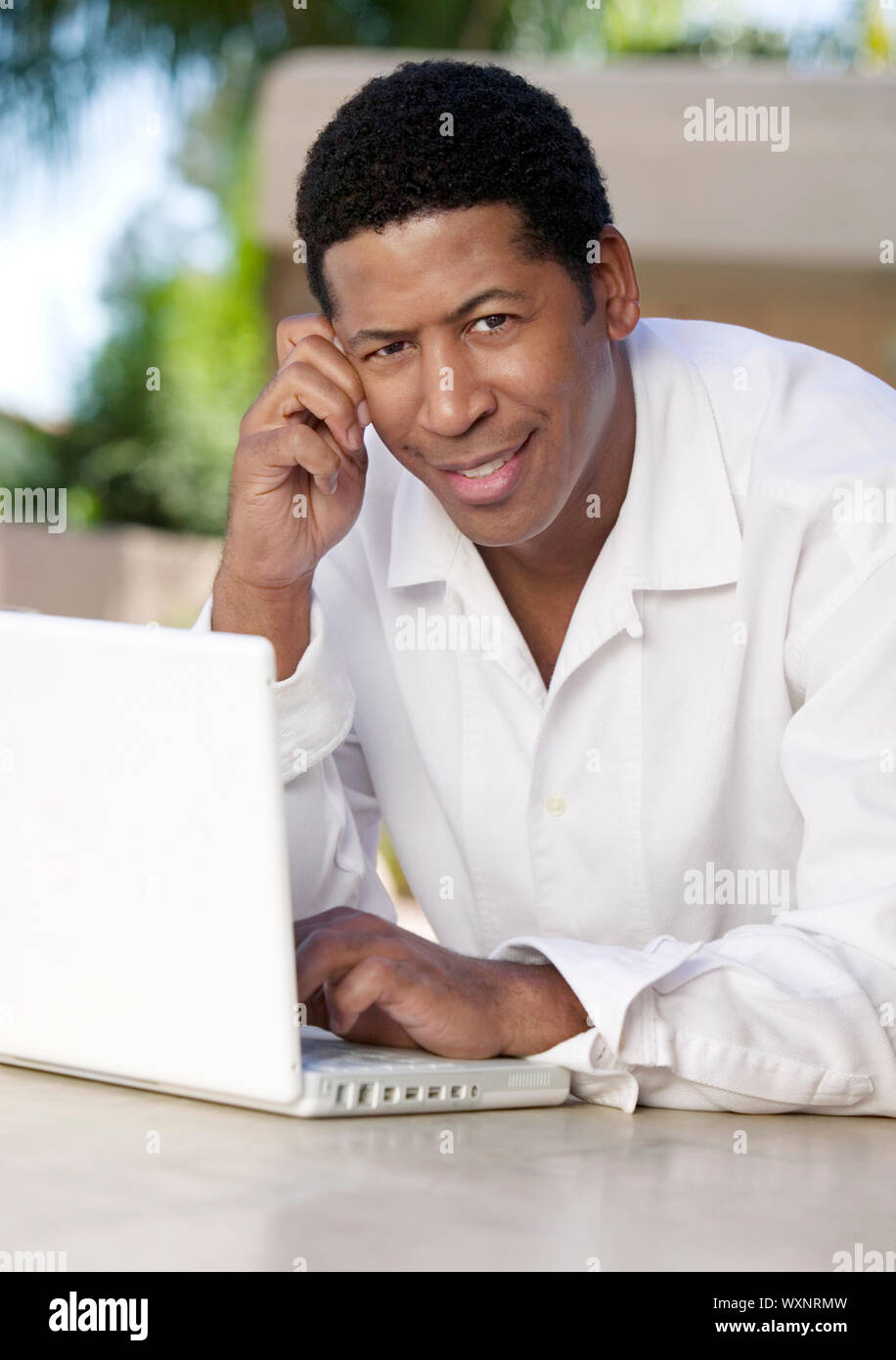 Man work computer lap top laptop outside hi-res stock photography and ...