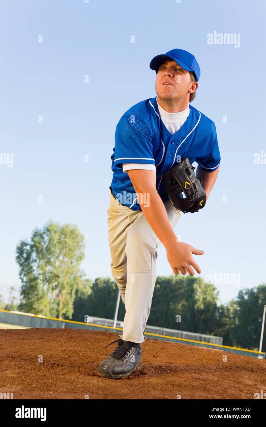 Teen boy pitching baseball hi-res stock photography and images - Alamy
