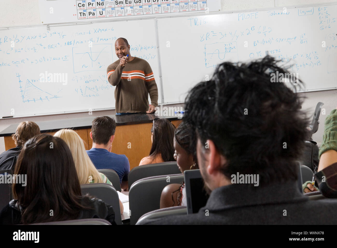Lecturer pointing whiteboard hi-res stock photography and images - Alamy