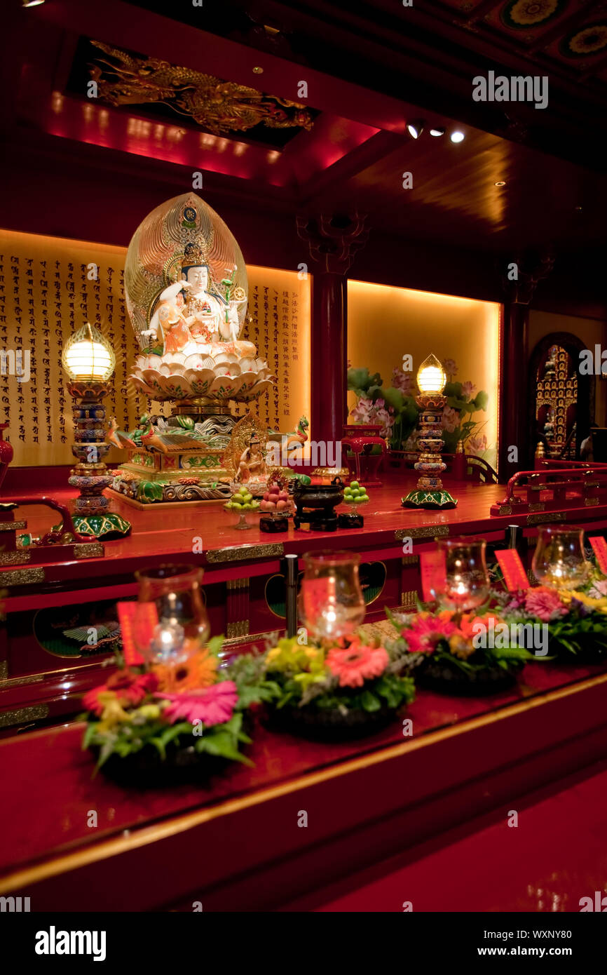 Interior of chinese buddhist temple hi-res stock photography and images ...