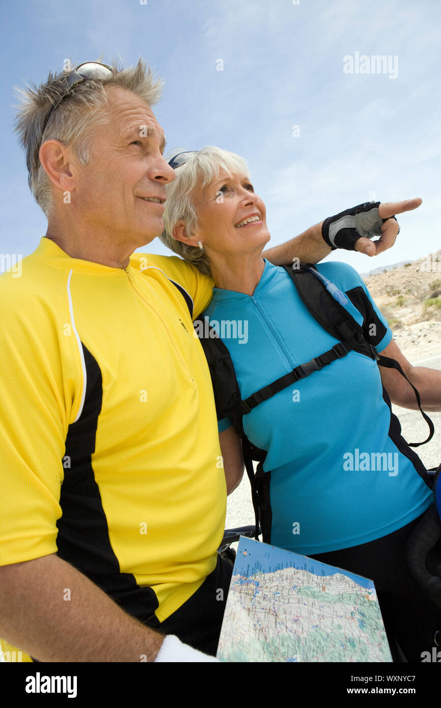 People reading maps hi-res stock photography and images - Alamy