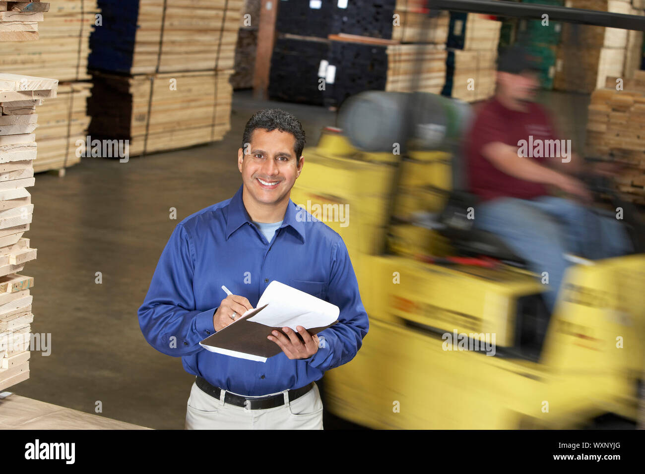 Warehouse laboring hi-res stock photography and images - Alamy