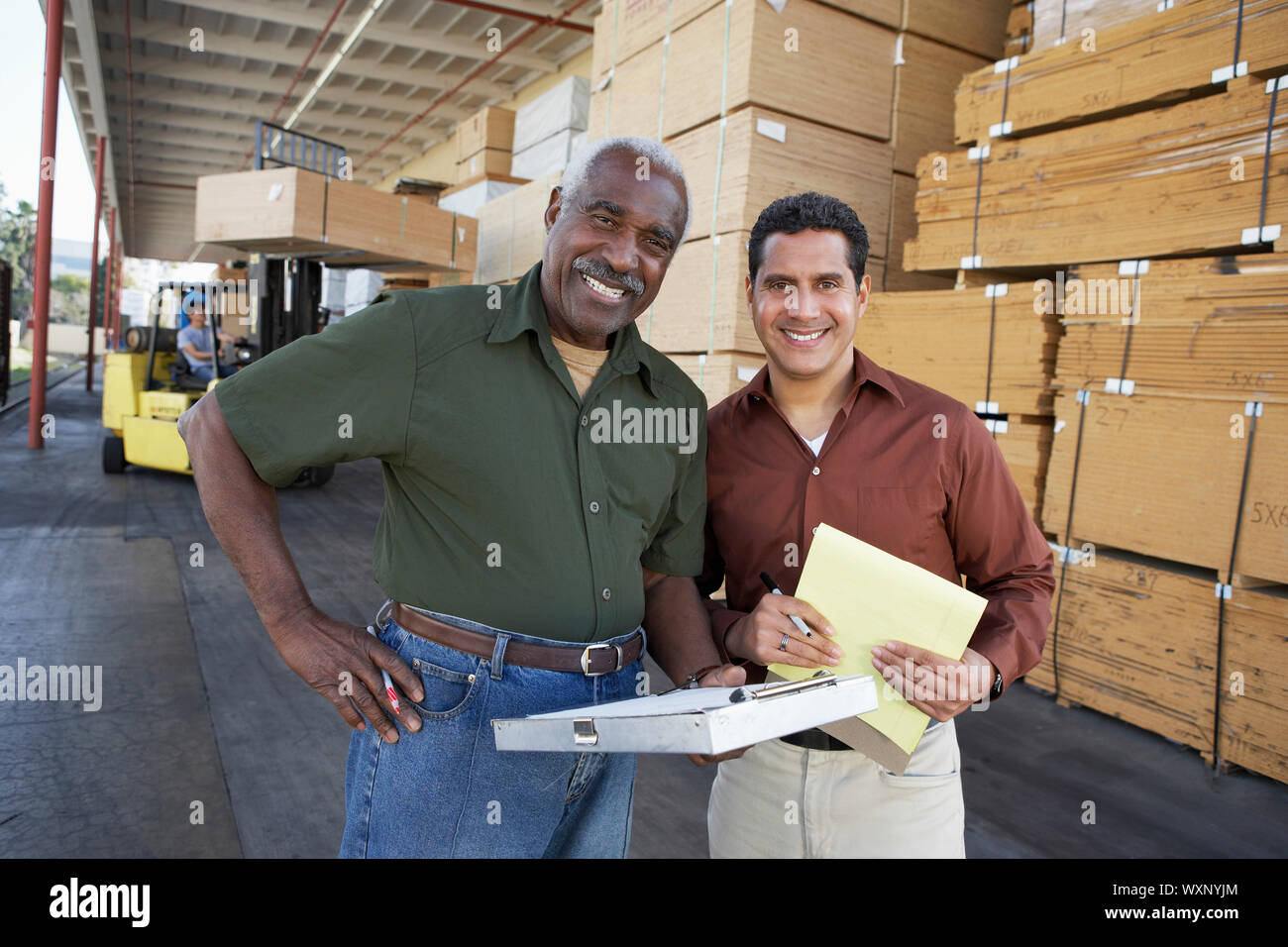 Two men loading lumber hi-res stock photography and images - Alamy