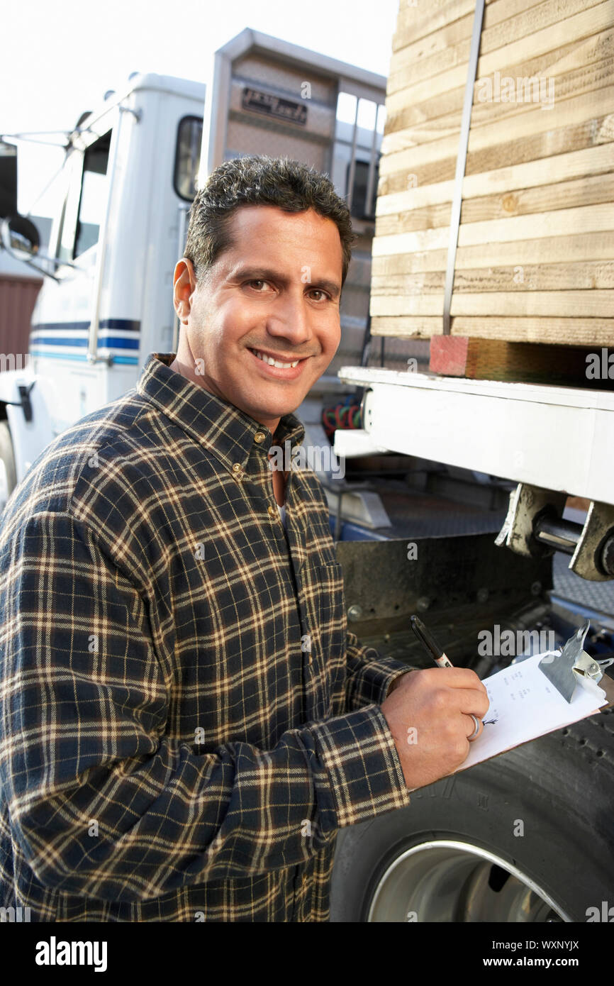 Lorry driver checking load hi-res stock photography and images - Alamy