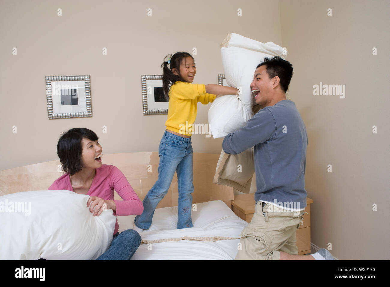 Teen child making bed hi-res stock photography and images - Alamy