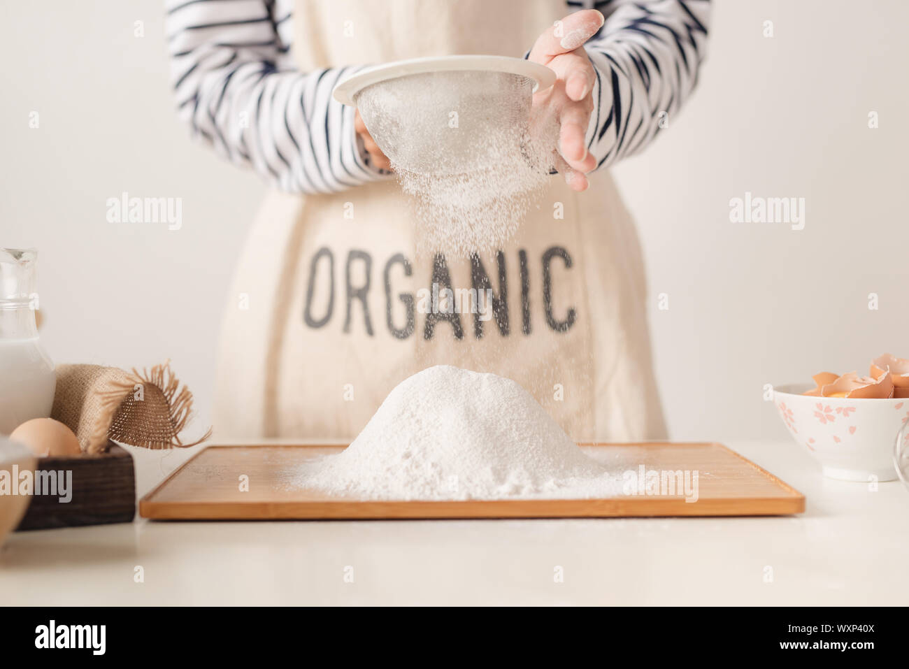 Sieve baking cooking hi-res stock photography and images - Alamy