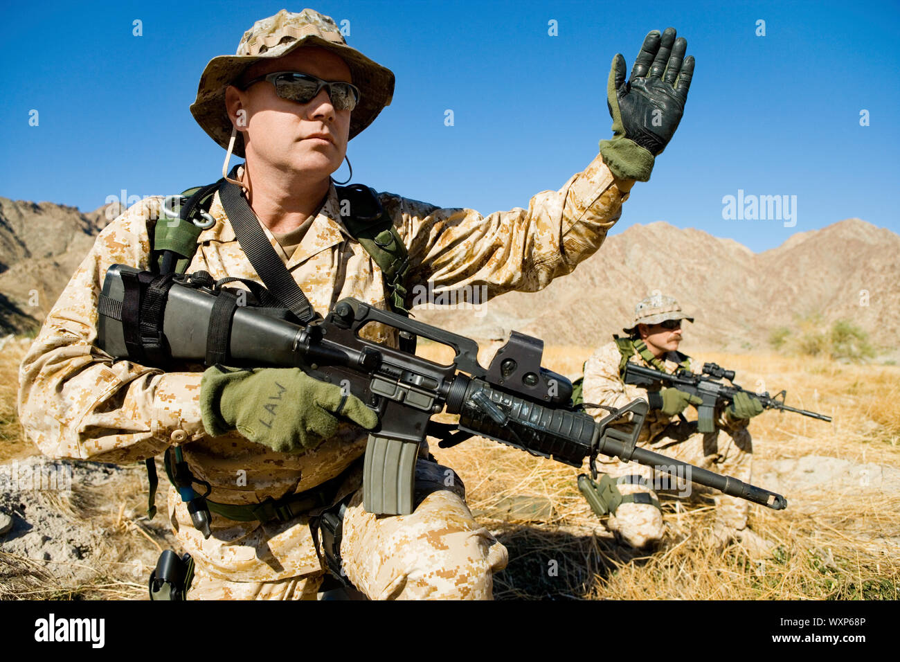 Soldiers field exercise guns hi-res stock photography and images - Alamy