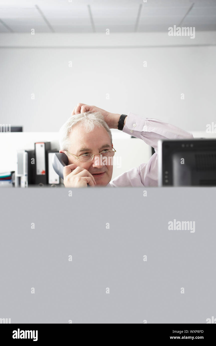 Man scratching head in office hi-res stock photography and images - Alamy