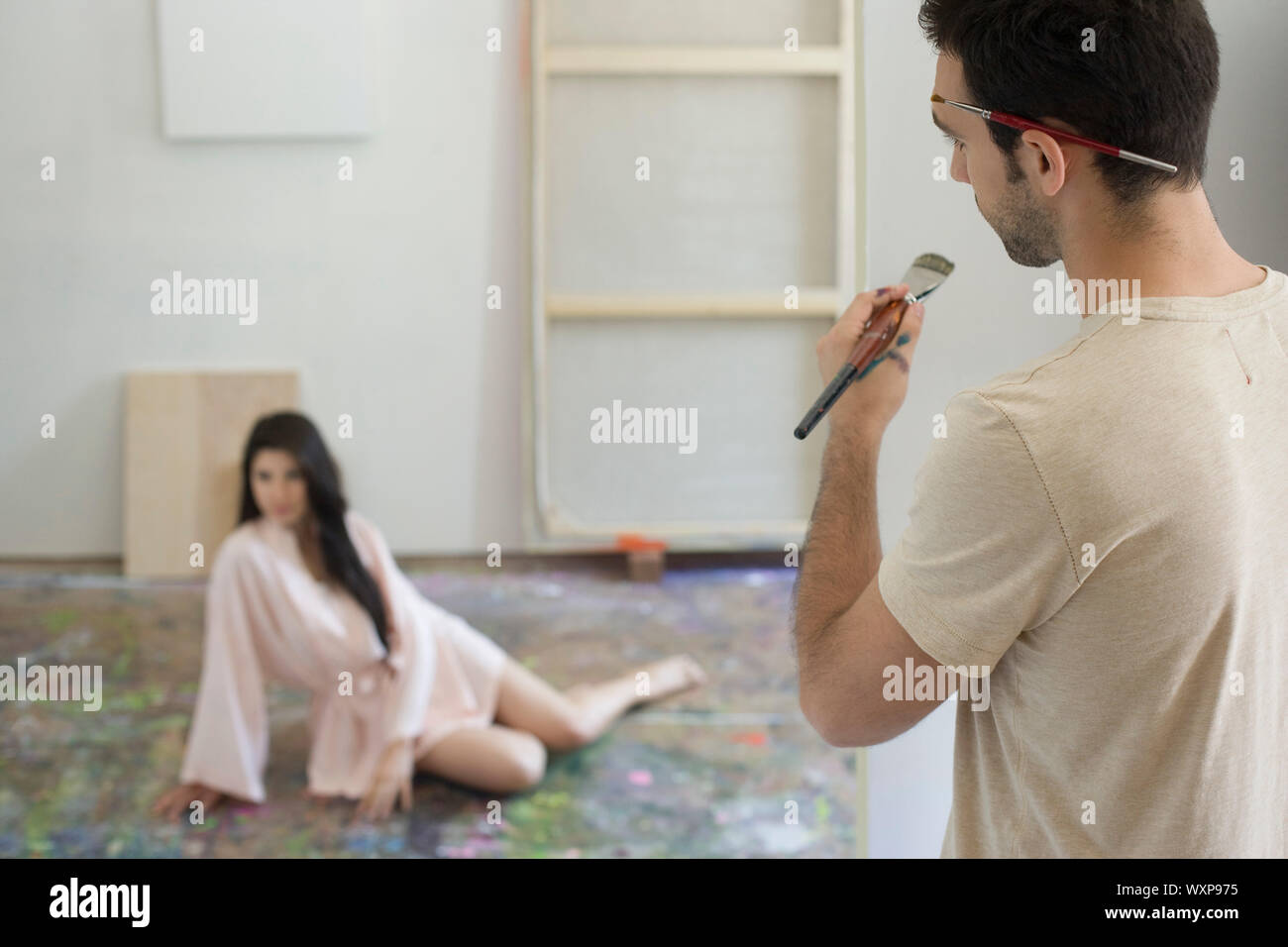Two female artists model hi-res stock photography and images - Alamy