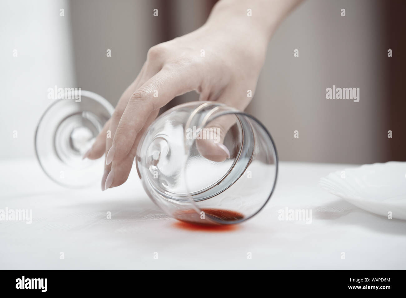 Wine glass falling spilling red hi-res stock photography and images - Alamy