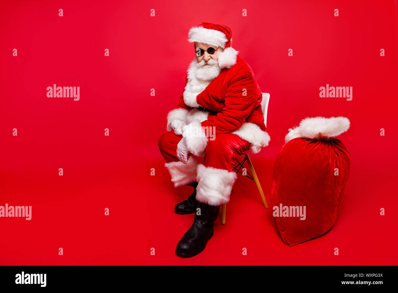 Full legs body size half turn aged mature stylish trendy good-looking ...