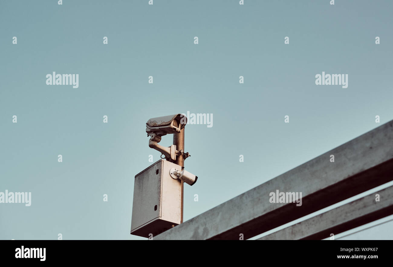 Damaged surveillance camera hi-res stock photography and images - Alamy