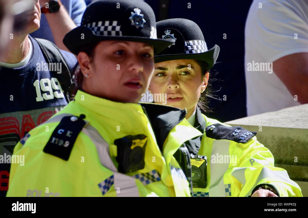 Metropolitan police radio hi-res stock photography and images - Alamy