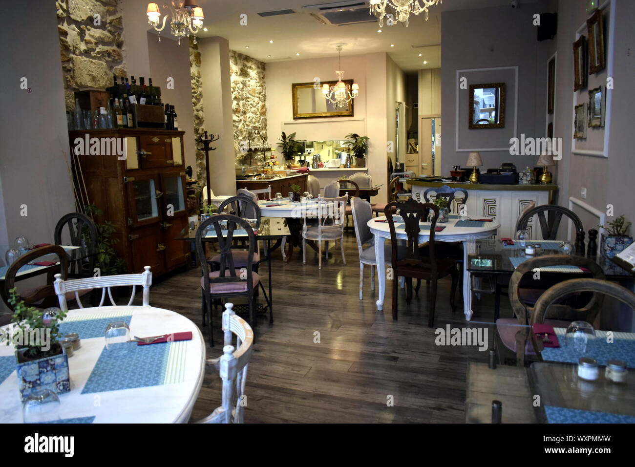Cafe restaurant bar city hi-res stock photography and images - Alamy