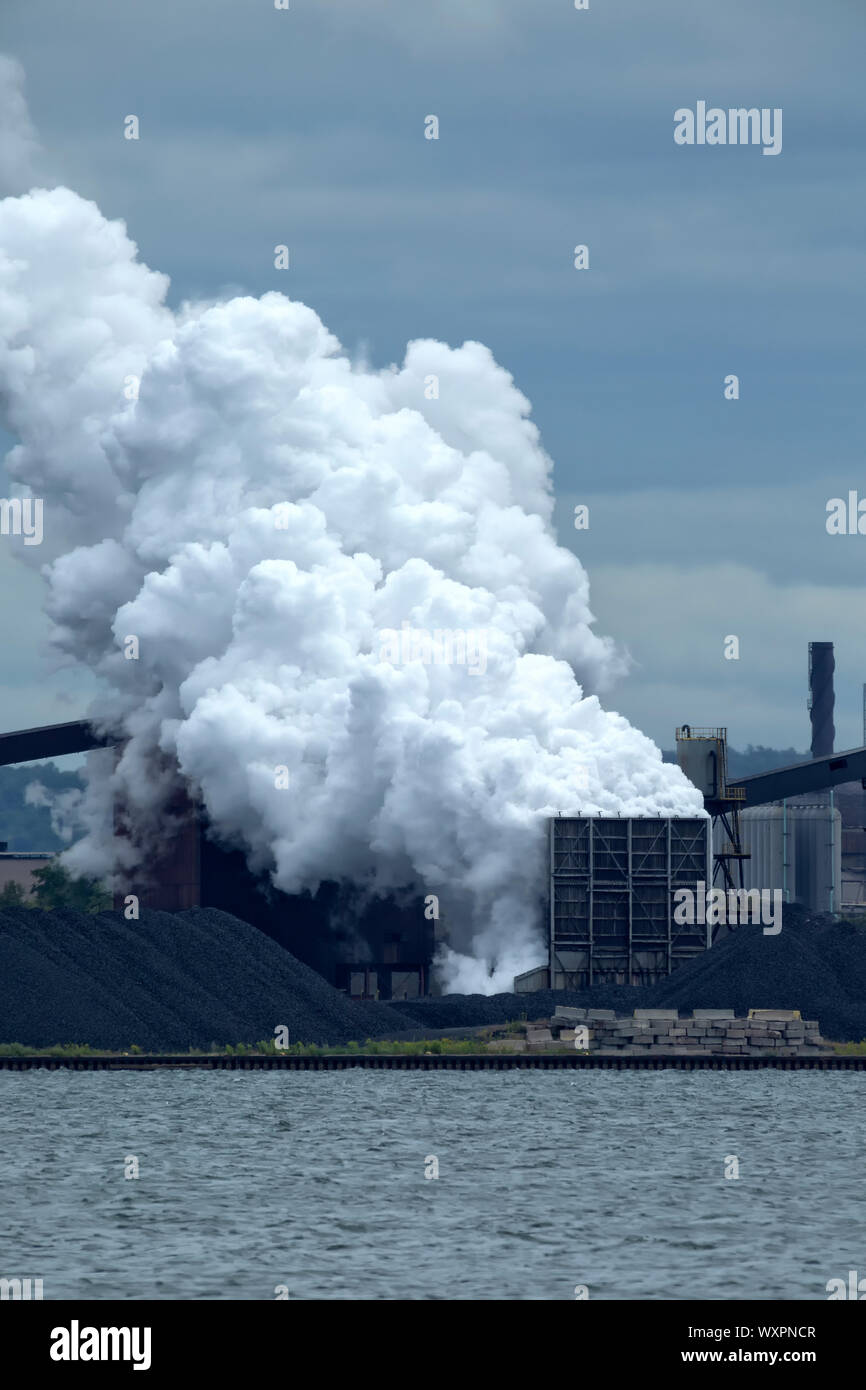 Canada factory pollution hi-res stock photography and images - Alamy