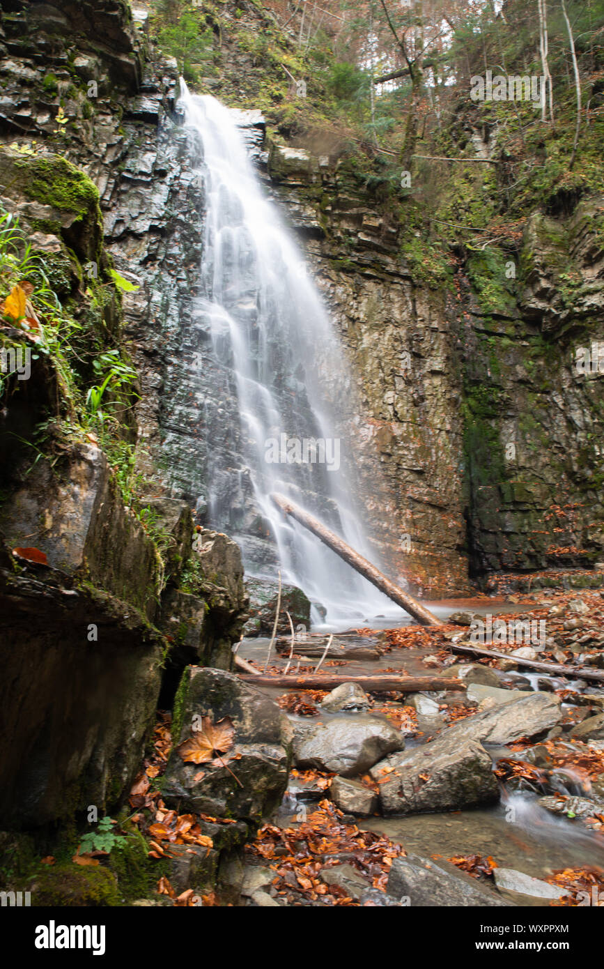 Waterfall wallpapers hi-res stock photography and images - Alamy
