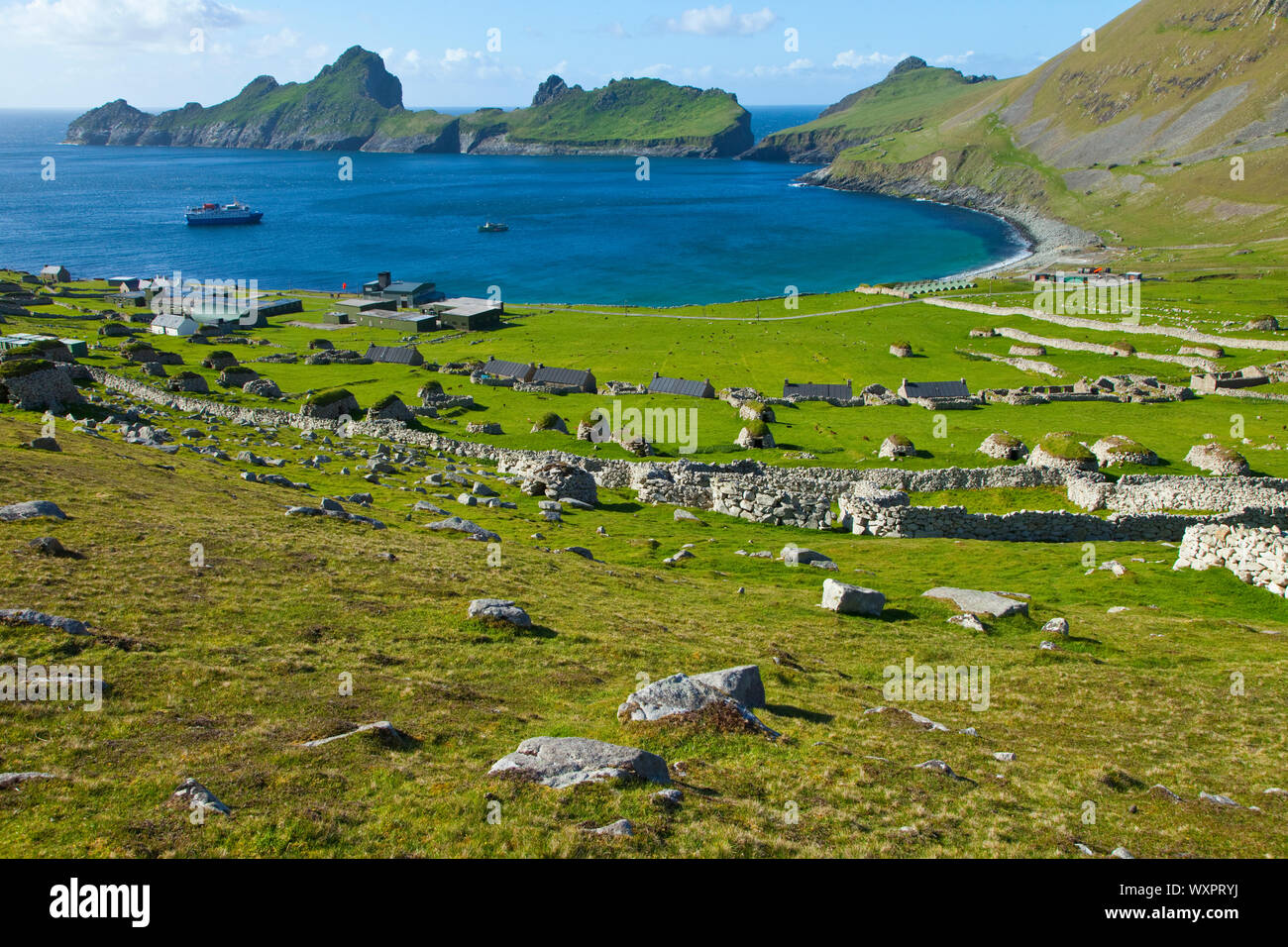 Pueblo de St. Kilda. Village Bay. Isla St. Kilda. Outer Hebrides ...