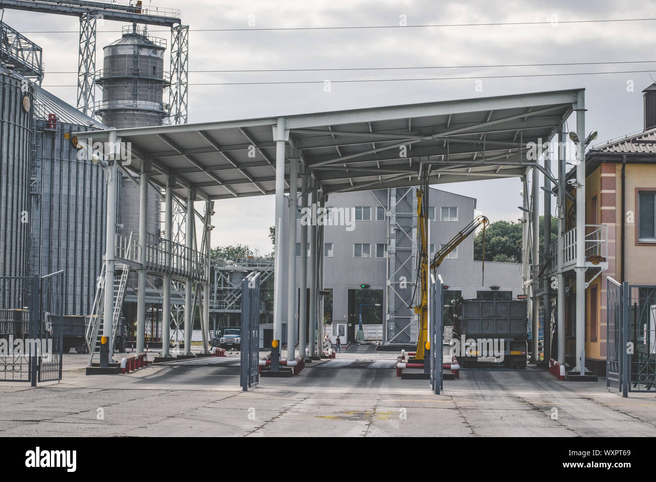 Grain processing plant hi-res stock photography and images - Alamy