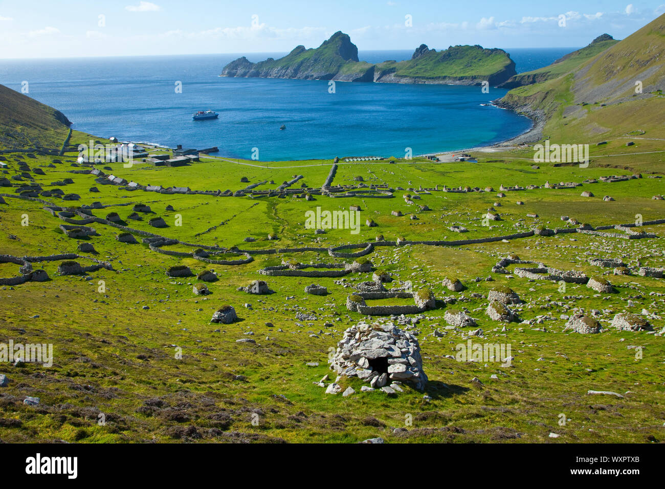 Pueblo de St. Kilda. Village Bay. Isla St. Kilda. Outer Hebrides ...