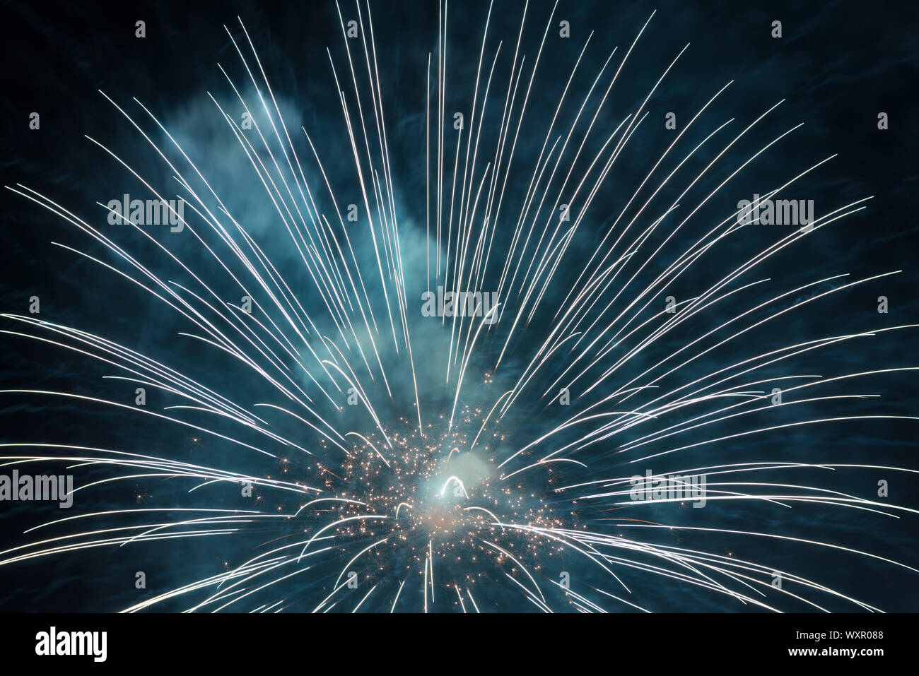 Long line fireworks hi-res stock photography and images - Alamy