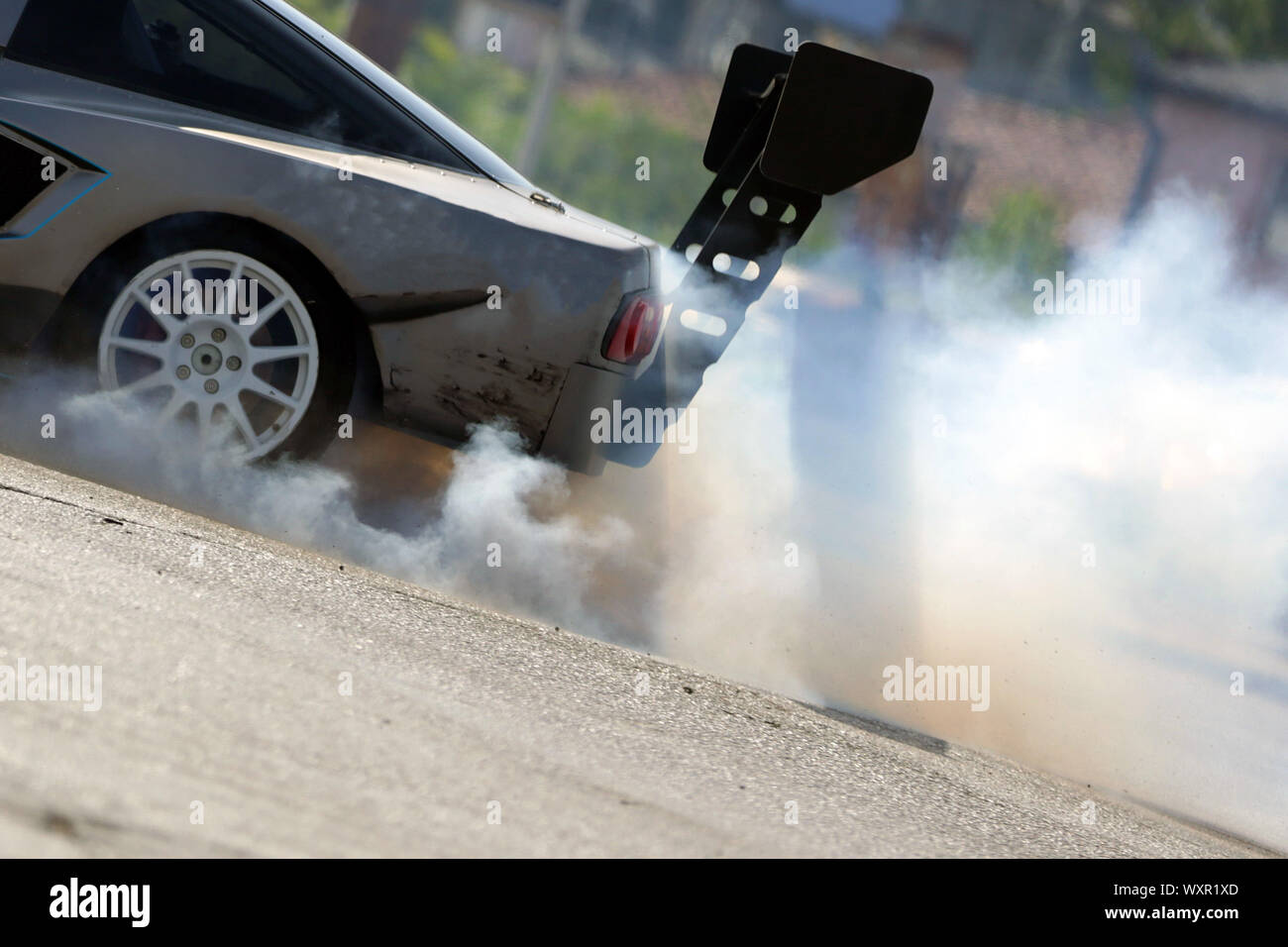 Car wheel spin tyre smoke hi-res stock photography and images - Alamy