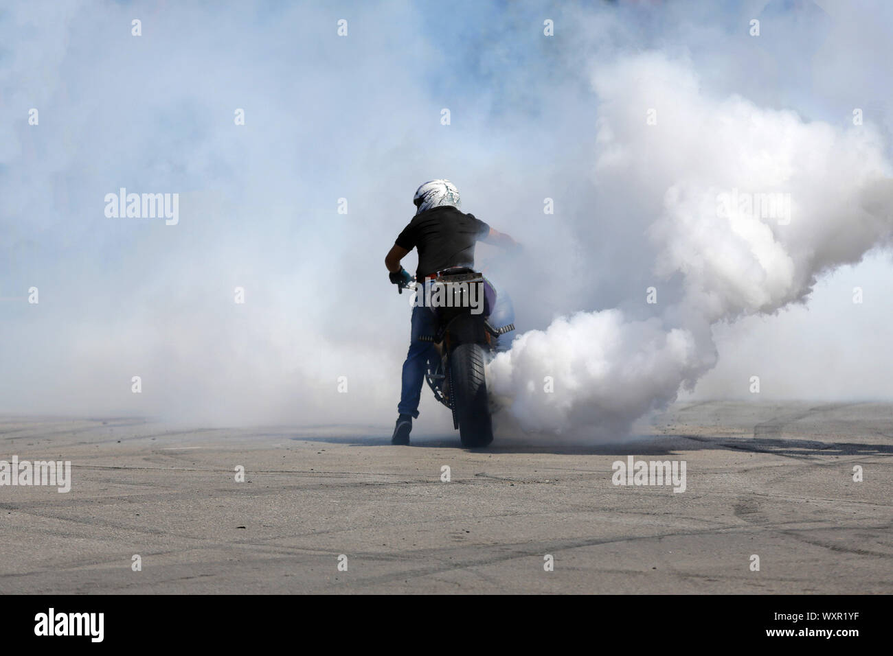 Motorbike smoke hi-res stock photography and images - Alamy