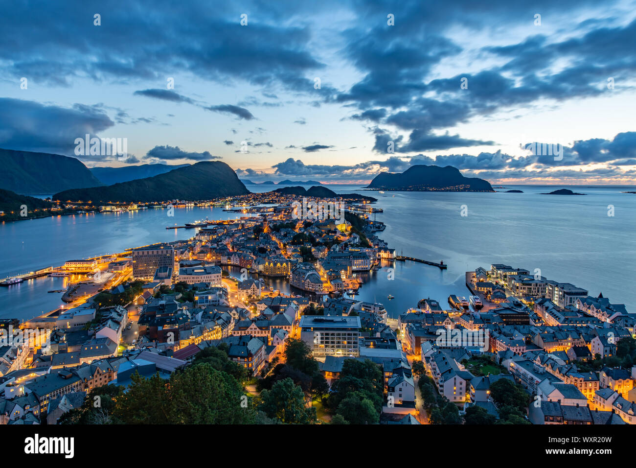Mountain scenery alesund hi-res stock photography and images - Alamy