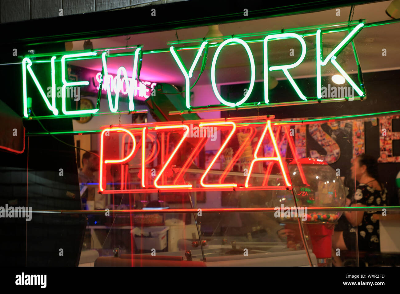 Neon pizza sign hi-res stock photography and images - Alamy