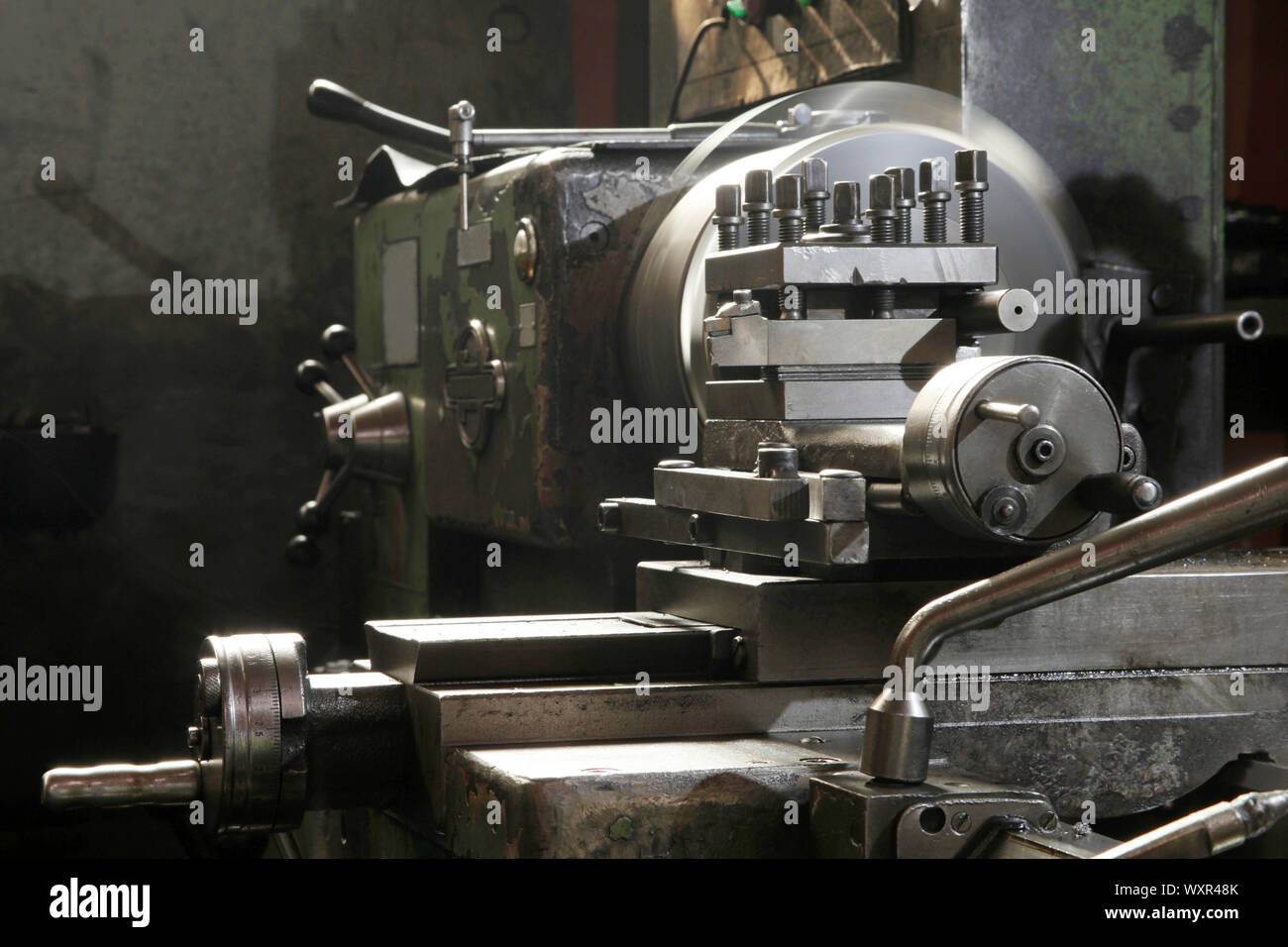 Mechanical industry old machinery lathe Stock Photo - Alamy