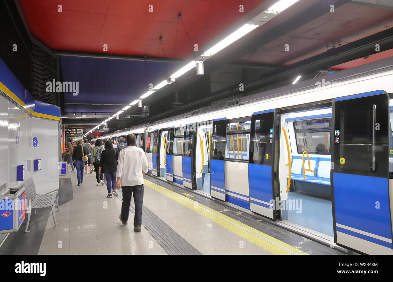 People travel by Metro subway in Madrid Spain Stock Photo - Alamy