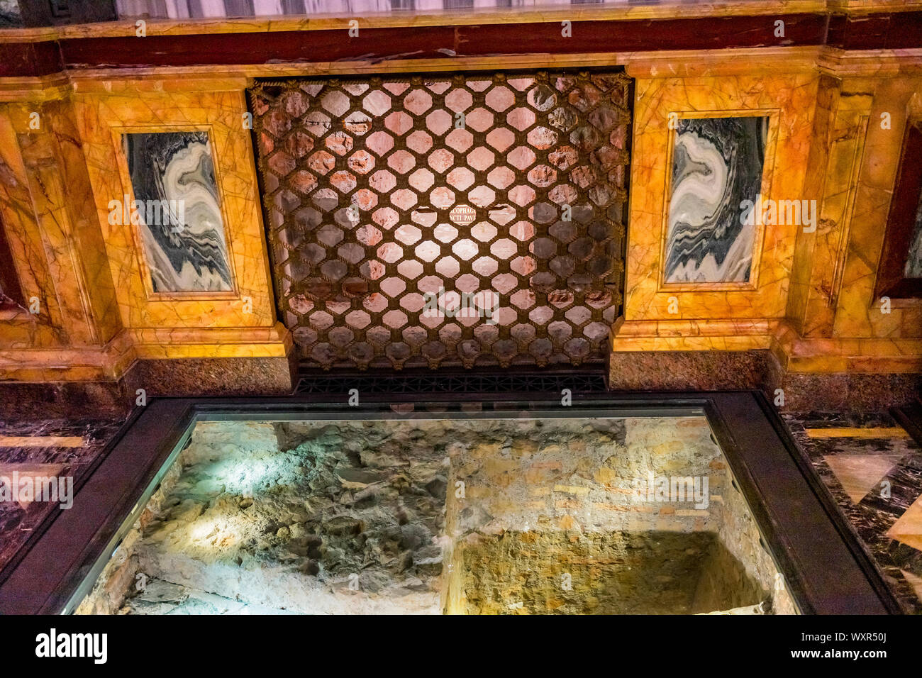 Paul's Tomb Papal Basilica Saint Paul Beyond Walls Cathedral Church ...