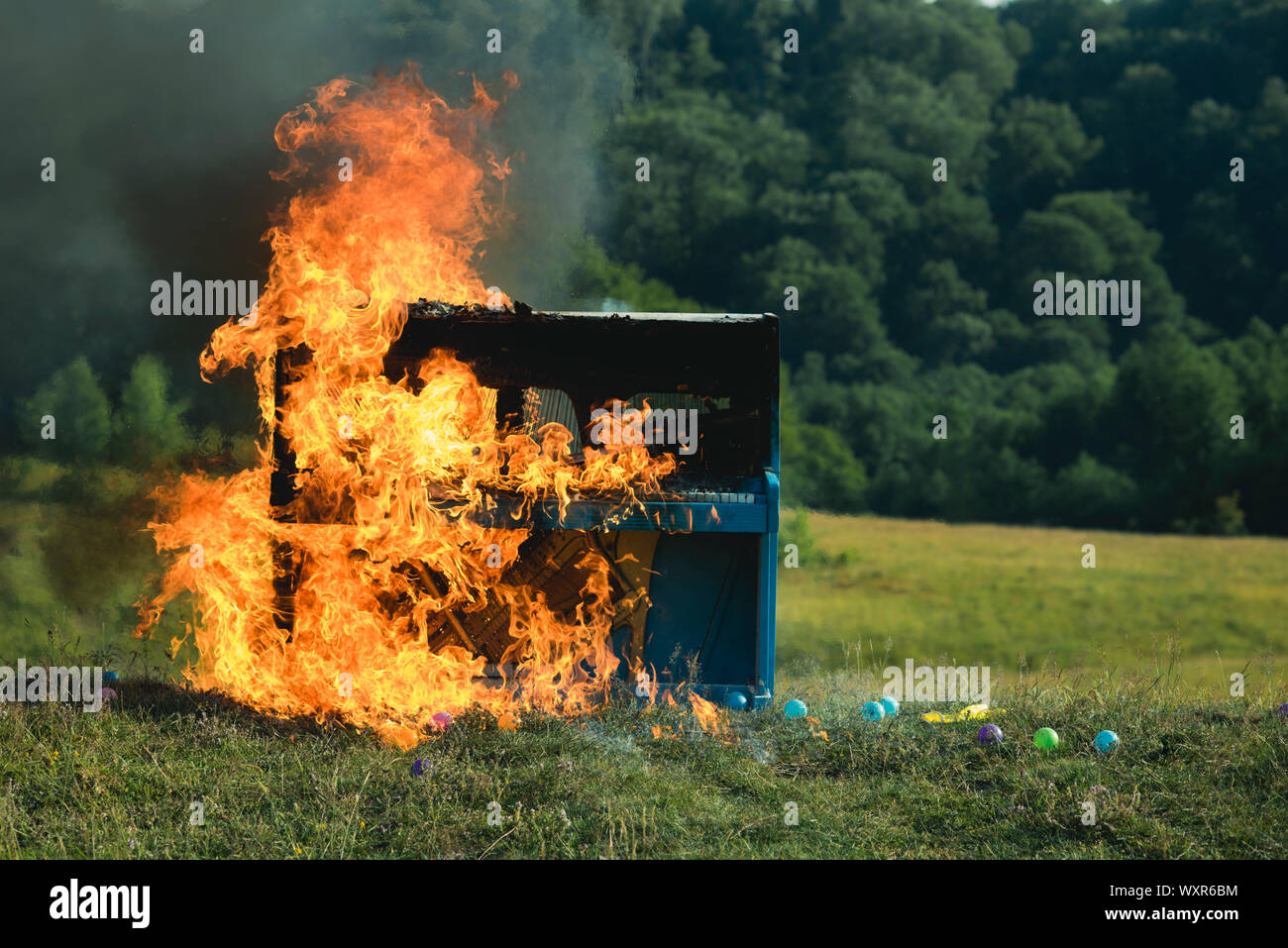 Destruction rock concert jazz hi-res stock photography and images - Alamy