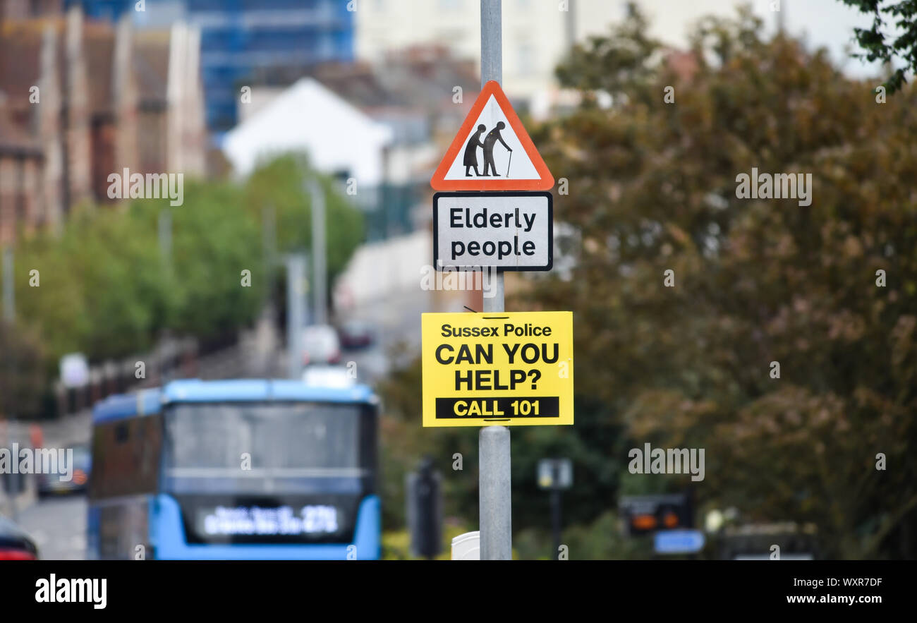 Police signs sign hi-res stock photography and images - Alamy