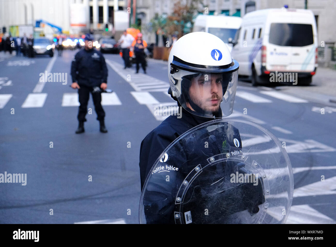 Police approach hi-res stock photography and images - Alamy