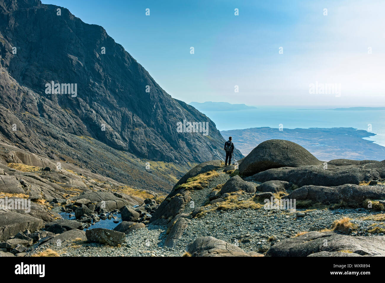 The cliffs of Sron na Ciche and the headland of Rubh' an Dùnain from ...