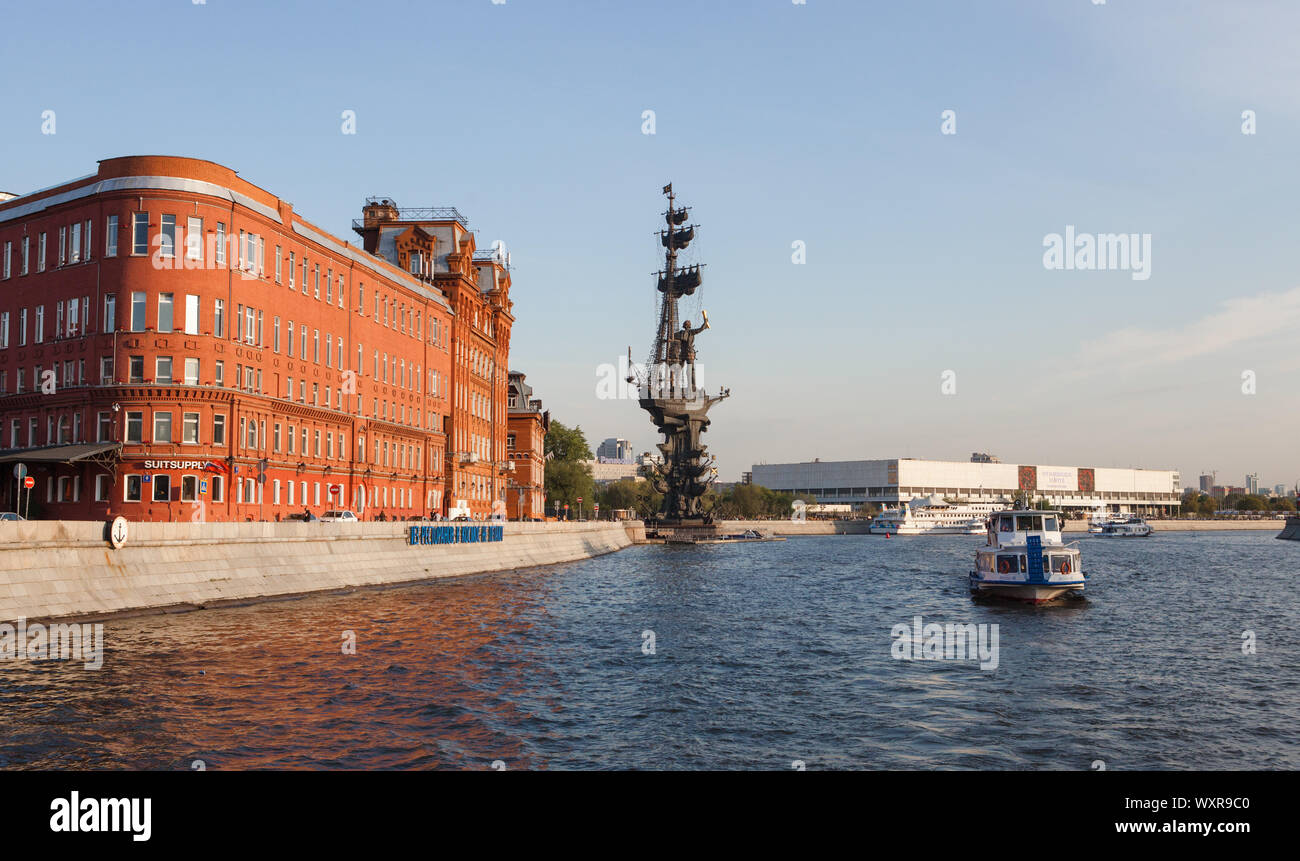 Peter the Great Statue, Zurab Tsereteli work Stock Photo - Alamy